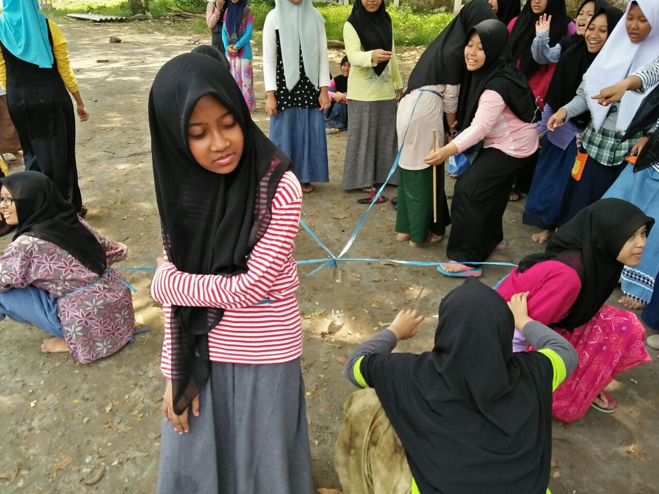Serunya Santriwati Tebuireng Lomba HUT RI dari Balap Karung hingga ...