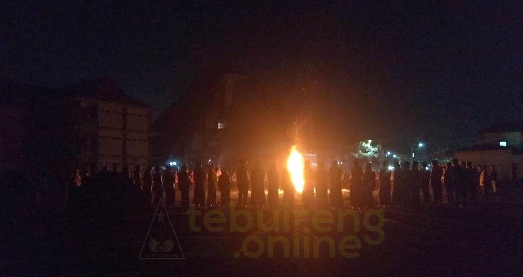 Api Unggun di Puncak Pelatihan KMD Unhasy | Tebuireng Online