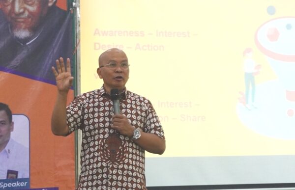 Maman Suherman, Bersihkan Media Sosial dari Sampah | Tebuireng Online