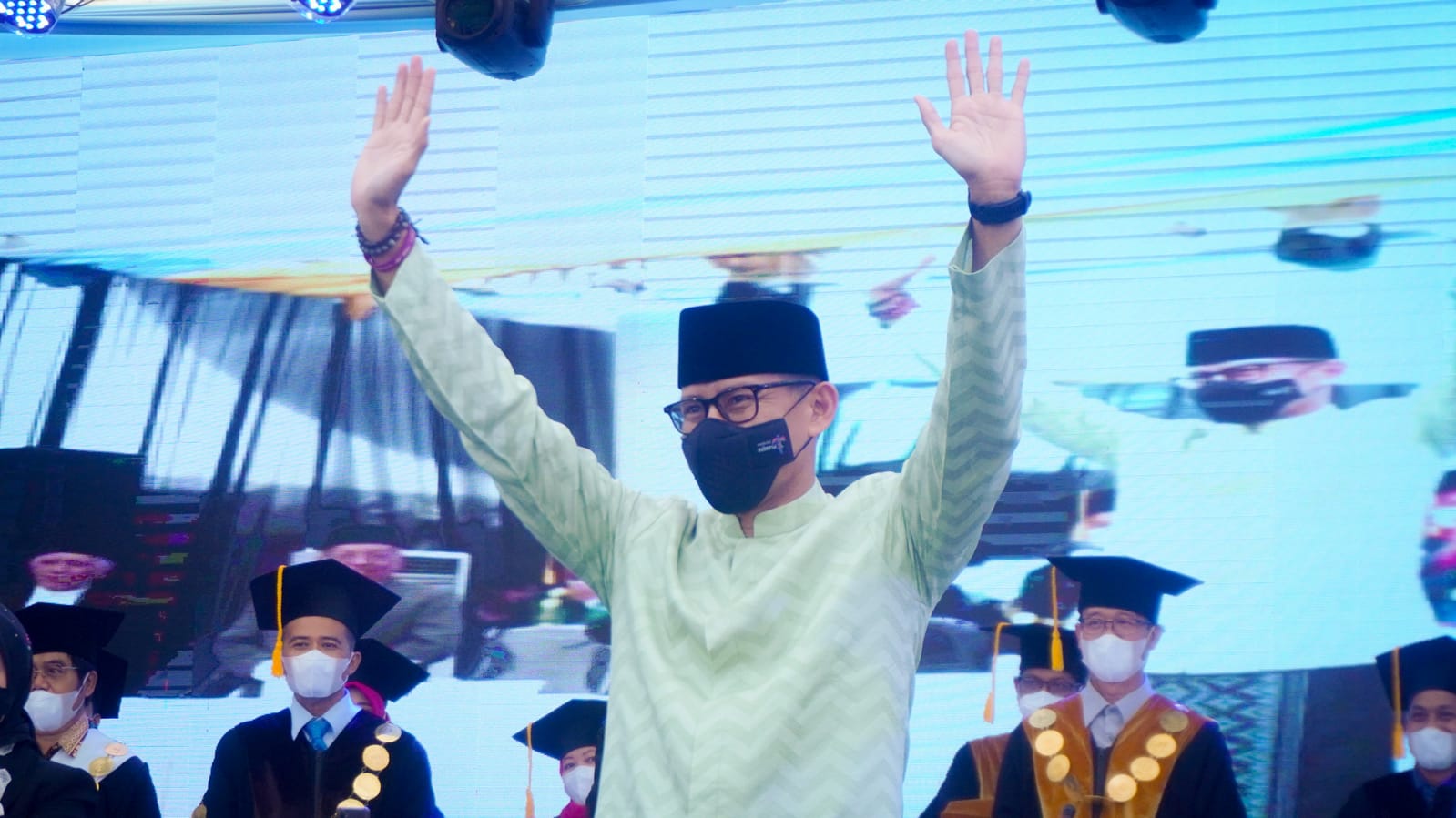 Sandiaga Uno Sapa Wisudawan Unhasy, Pesan Ini Menjadi Sorotan ... Sandiaga Uno Sapa Wisudawan Unhasy, Pesan Ini Menjadi Sorotan ...