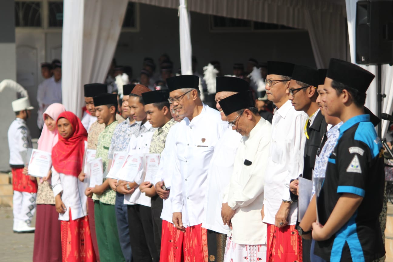 Santri Berprestasi dan Perayaan Kemerdekaan RI di Tebuireng | Tebuireng ...