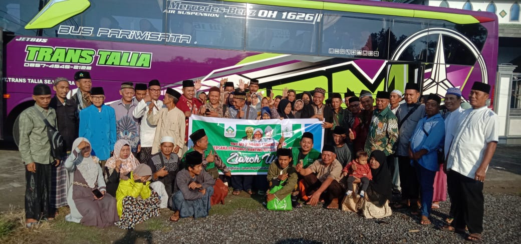 Pengurus BMTNU Diwek dan Ranting NU Bulurejo Ziarah Makam Para Wali ...