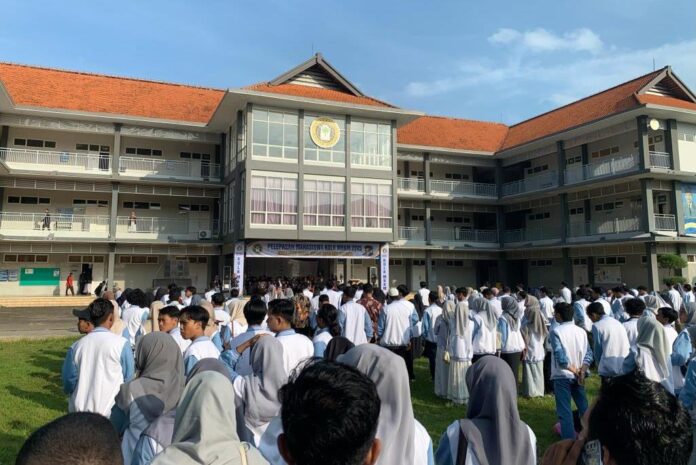 Pelepasan Mahasiswa KDLK MBKM 2025, Ini Pesan Rektor Unhasy | Tebuireng ...