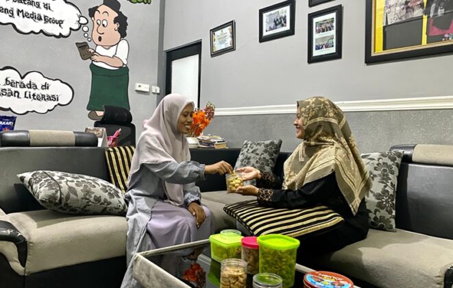 Membawa Buah Tangan Saat Bertamu | Tebuireng Online