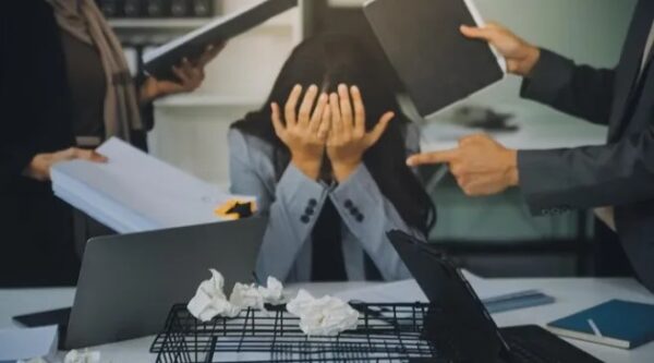 Fenomena Poppy Tall Syndrome di Tengah Masyarakat | Tebuireng Online