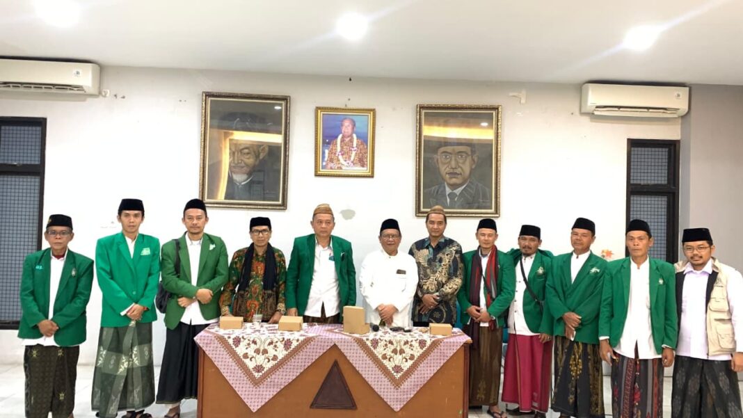 Rayakan 100 Tahun NU, Pengurus PCNU & MWCNU Sukabumi Sowan ke Tebuireng ...