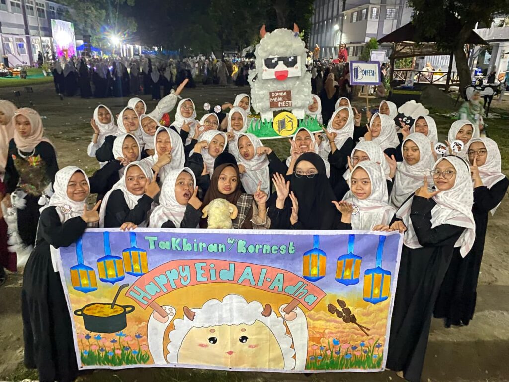 Meriahkan Malam Idul Adha, Pesantren Sains Tebuireng Gelar Pawai Takbir ...